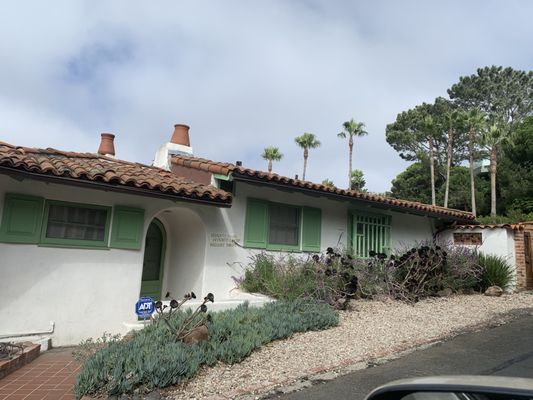 MUNCHKIN HOUSE - Updated October 2024 - 10 Photos - 7477 Hillside Dr ...