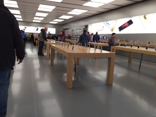 APPLE STORE - Updated October 2025 - 51 Reviews - 1500 S Willow St ...