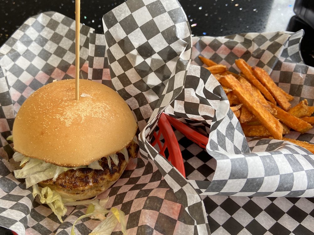 MINI MOE’S BURGERS - 59 Photos & 53 Reviews - 1961 Lawrence Avenue E ...