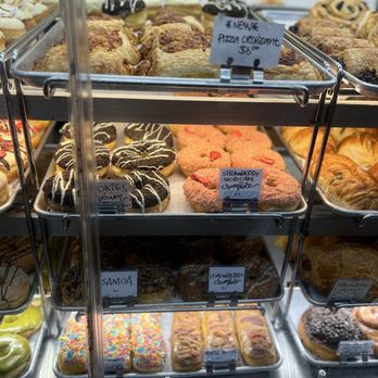 CALIFORNIA DONUTS - Updated January 2025 - 6320 Photos & 3112 Reviews ...