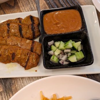 CHEF G ON 4TH THAI STREET FOOD - Updated June 2024 - 937 Photos & 393 ...