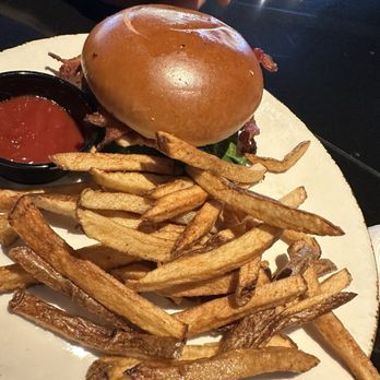 THE PUB AT 333 - Updated December 2025 - 188 Photos & 201 Reviews - 333 ...