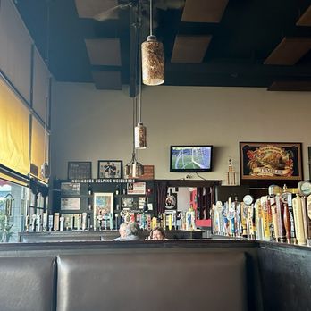 19 HANDLES PUB & GRILL - Updated September 2025 - 480 Photos & 480 ...