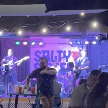 SALTY SISTERS BAR AND GRILL - Updated March 2025 - 147 Photos & 117 ...