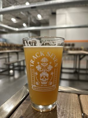 TRACK 7 BREWING - NATOMAS - CLOSED - Updated June 2025 - 1148 Photos ...