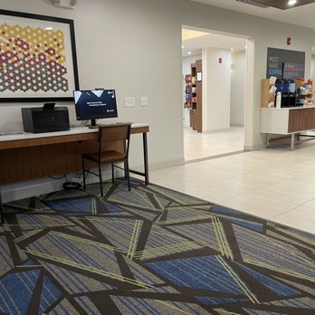 HOLIDAY INN EXPRESS & SUITES FRESNO SOUTH - Updated January 2026 - 54 ...