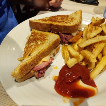 GECKO’S GRILL & PUB - SOUTHSIDE VILLAGE - Updated January 2025 - 90 ...