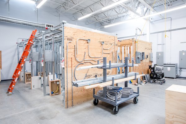 UEI COLLEGE - Updated December 2025 - 50 Photos & 39 Reviews - 4424 ...