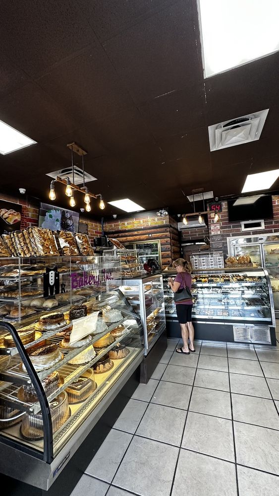 MR BAKERY - Updated November 2024 - 10 Photos & 16 Reviews - 3158 W ...