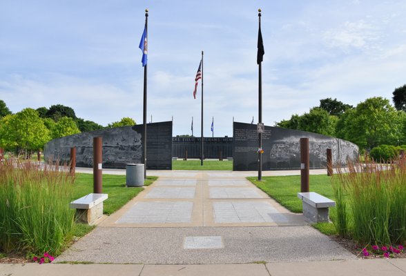 SOLDIERS FIELD VETERANS MEMORIAL - Updated June 2024 - 24 Photos - 300 ...
