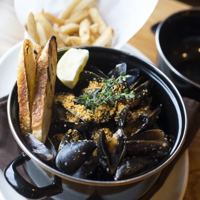 THE BEEHIVE - Updated January 2026 - 326 Photos & 414 Reviews - 30 Old ...