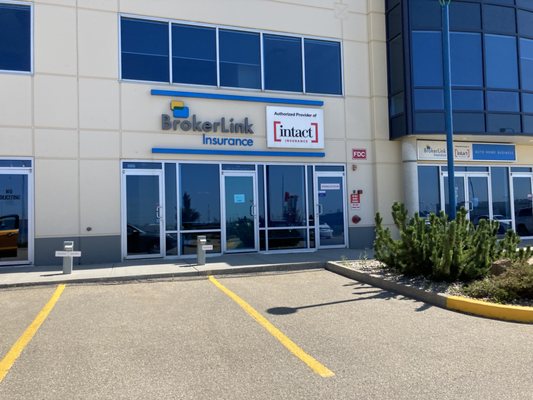 BROKERLINK - Updated January 2026 - 15 Photos - 160-2693 Broadmoor Blvd ...