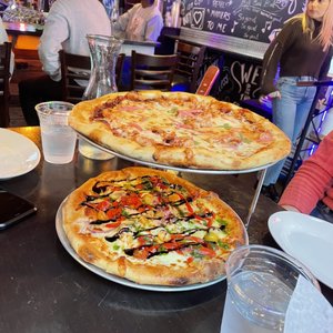 PIZZA BEER & JUKEBOX - 187 Photos & 168 Reviews - 205 N Peoria St ...