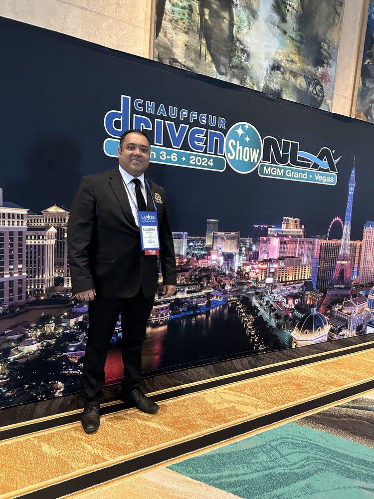 LIMO LIMO 1 - Updated December 2025 - 19 Photos - 3013 Butternut Ln ...