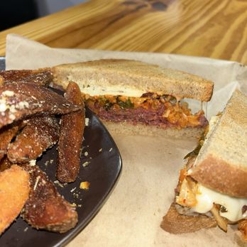 THE BOOZY PIG - Updated December 2025 - 566 Photos & 225 Reviews - 3255 ...