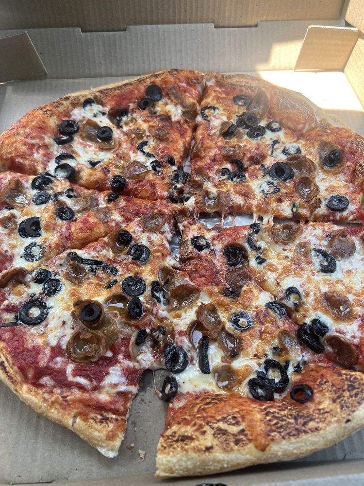 YANNIS PIZZA - Updated June 2024 - 18 Reviews - 137 Ellsworth Rd, Blue ...