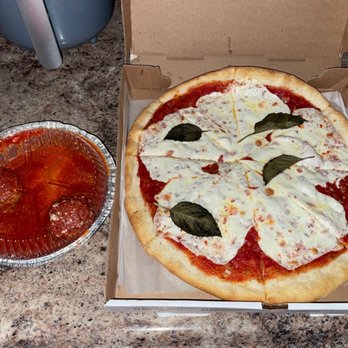 Fontana pizza store