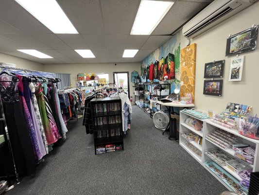 BIG ISLAND THRIFT SHOP - Updated April 2026 - 13 Photos & 21 Reviews ...
