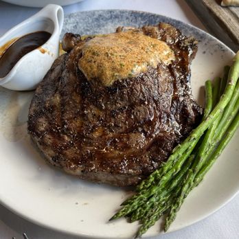 THE MAPLE LEAF - Updated October 2025 - 656 Photos & 429 Reviews - 137 ...