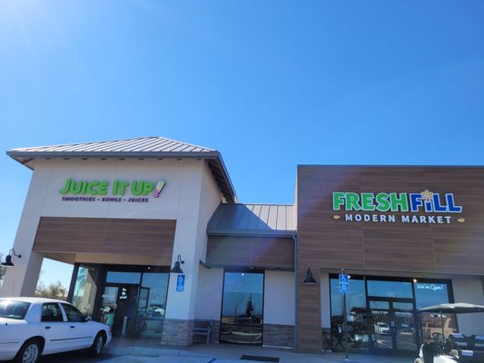 FRESH FILL W/ JUICE IT UP! - 41 Photos & 48 Reviews - 131 Riverwalk ...