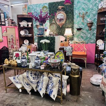 MERCHANT SQUARE ANTIQUE MARKETPLACE - Updated February 2025 - 582 ...