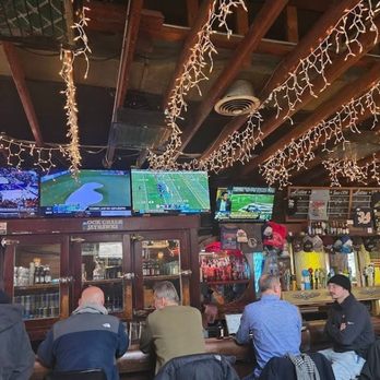 LOTTIE’S PUB - Updated January 2026 - 146 Photos & 386 Reviews - 1925 W ...