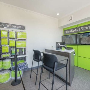 MANHATTAN MINI STORAGE - Updated January 2025 - 11 Photos & 97 Reviews ...