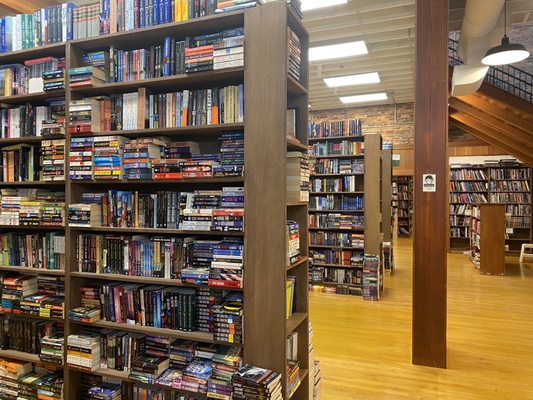 SMITH FAMILY BOOKSTORE - 18 Photos & 80 Reviews - 525 Willamette St ...