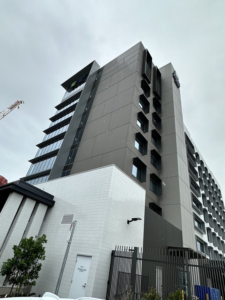 HOLIDAY INN EXPRESS - 42 First Ave, Maroochydore Queensland, Australia ...