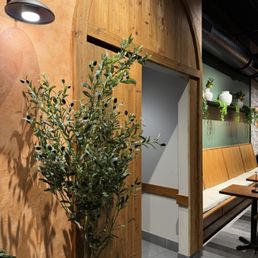 LIZZANO - Updated January 2026 - 96 Photos & 42 Reviews - 636 N Wells ...