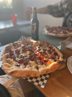 GIANT ROCK MEETING ROOM - PIZZA BAR - Updated December 2025 - 190 ...