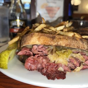 THE IRISH PUB & GRILL - Updated January 2025 - 34 Photos & 45 Reviews ...