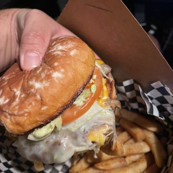 ALOHA SMASH BURGER - WAIKIKI - Updated August 2024 - 65 Photos & 63 ...