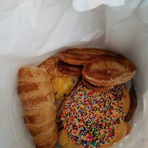 EL POLLITO BAKERY - 14 Photos & 33 Reviews - 8209 Eastern Ave, Bell ...