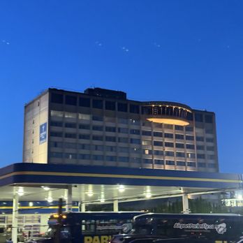 SKYBRIDGE SEATTLE AIRPORT HOTEL - Updated October 2025 - 31 Photos & 11 ...
