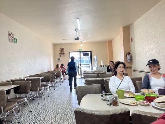 MENUDERIA DÖNA ELODIA - Updated December 2024 - Eje Vial Ponciano ...