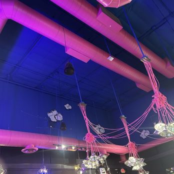 SPITZ - Updated December 2025 - 216 Photos & 176 Reviews - 2015 N Globe ...