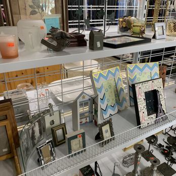 CLASSIC RERUNS THRIFT STORE - Updated December 2025 - 11 Photos - 620 ...