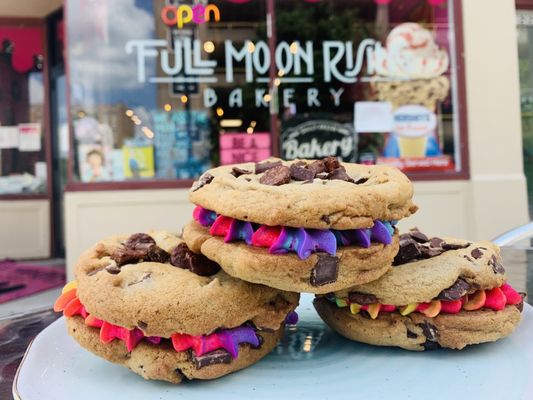 FULL MOON RISING BAKERY - Updated July 2024 - 145 Photos & 20 Reviews ...