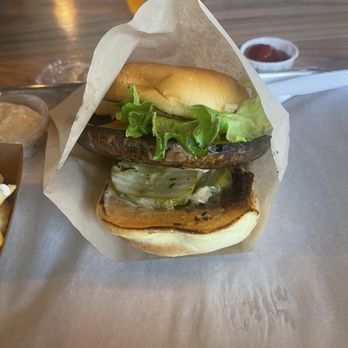 C BURGER - Updated October 2025 - 36 Photos & 38 Reviews - 200 W ...