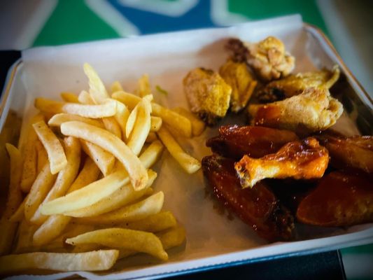 FOOTBALL FIELD SPORTS BAR & GRILL - Updated January 2026 - 14 Photos ...