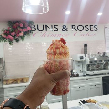 BUNS & ROSES CHIMNEY CAKES - Updated May 2024 - 91 Photos & 30 Reviews ...
