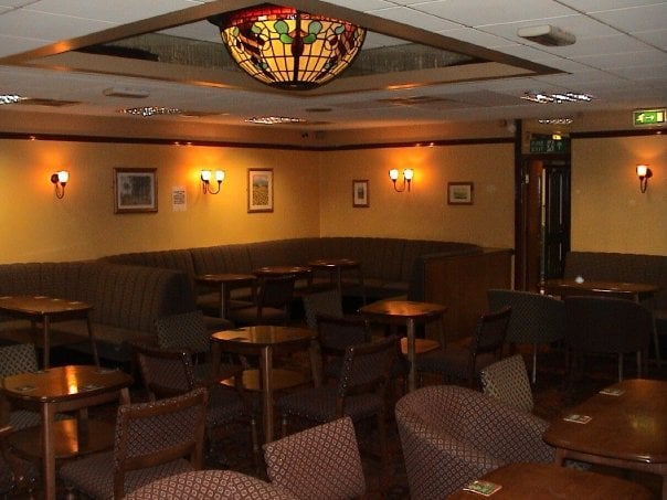 MERTHYR LABOUR CLUB & INSTITUTE - Updated July 2025 - 10 Photos - Court ...