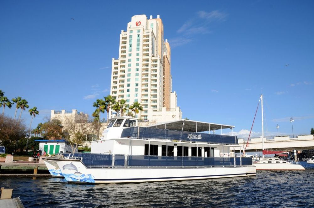 THE ENTOURAGE TOURS & SHUTTLES - Updated October 2025 - 18 Photos - 615 ...