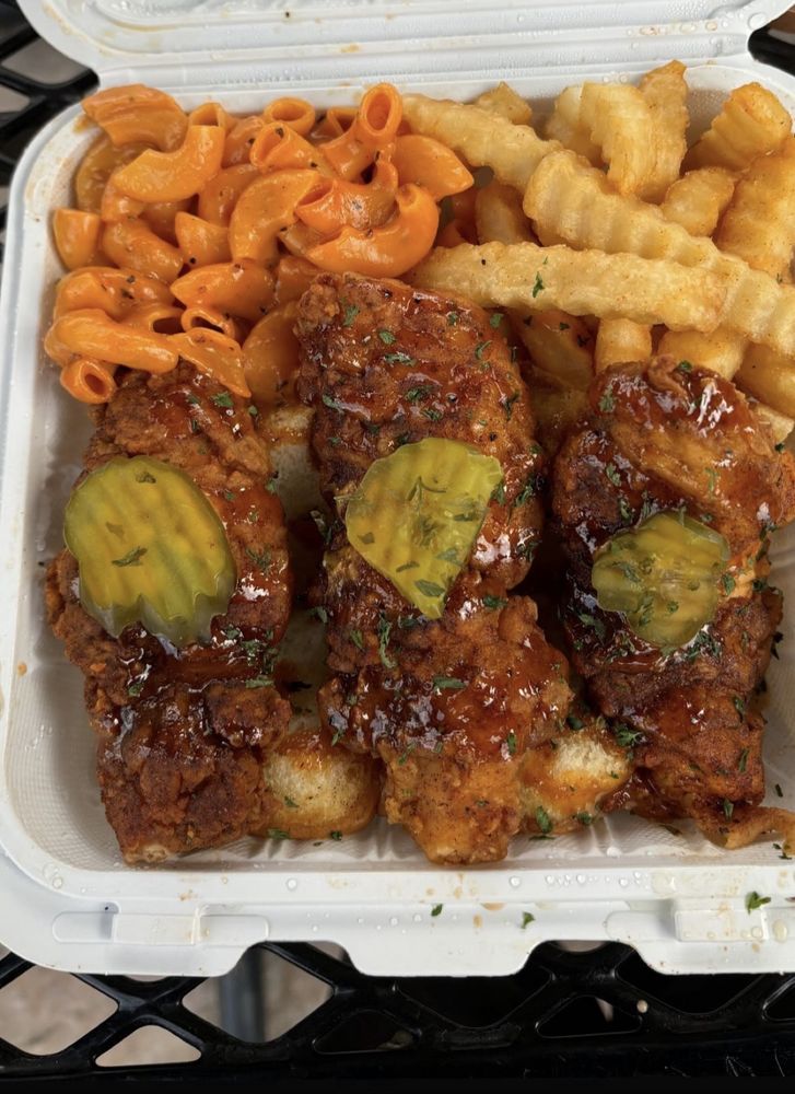 GORDOS HOT CHICKEN - Updated September 2025 - 1825 North Oxnard Blvd ...