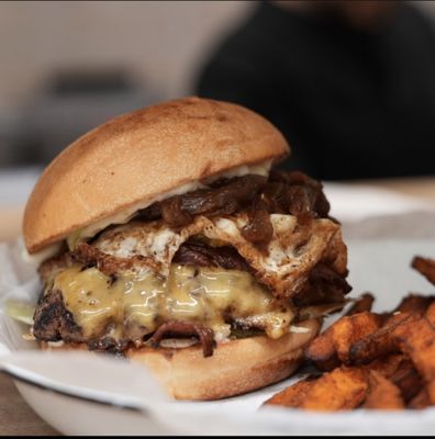 DISTRICT BURGER - Updated May 2024 - 75 Photos & 72 Reviews - 219 S ...