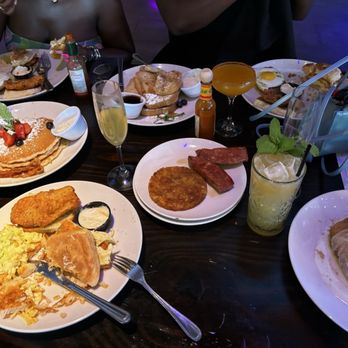 POUR BEHAVIOR - Updated October 2025 - 737 Photos & 641 Reviews - 2211 ...