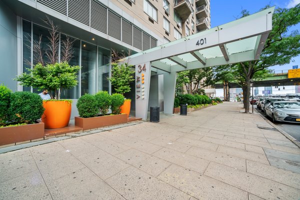 VIEW 34 - Updated August 2025 - 80 Photos & 136 Reviews - 401 E 34th St ...