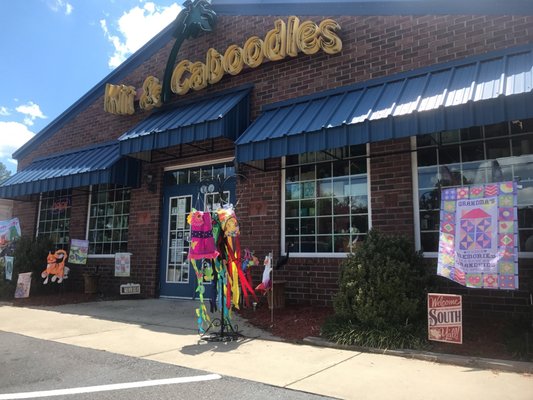 KIT AND CABOODLES - Updated December 2025 - 510 Edgefield Rd, North ...