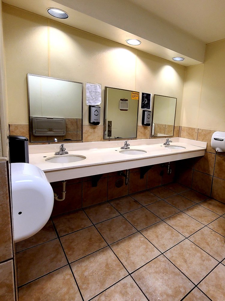 BOWLIN’S PICACHO PEAK TRAVEL CENTER - Updated April 2025 - 77 Photos ...